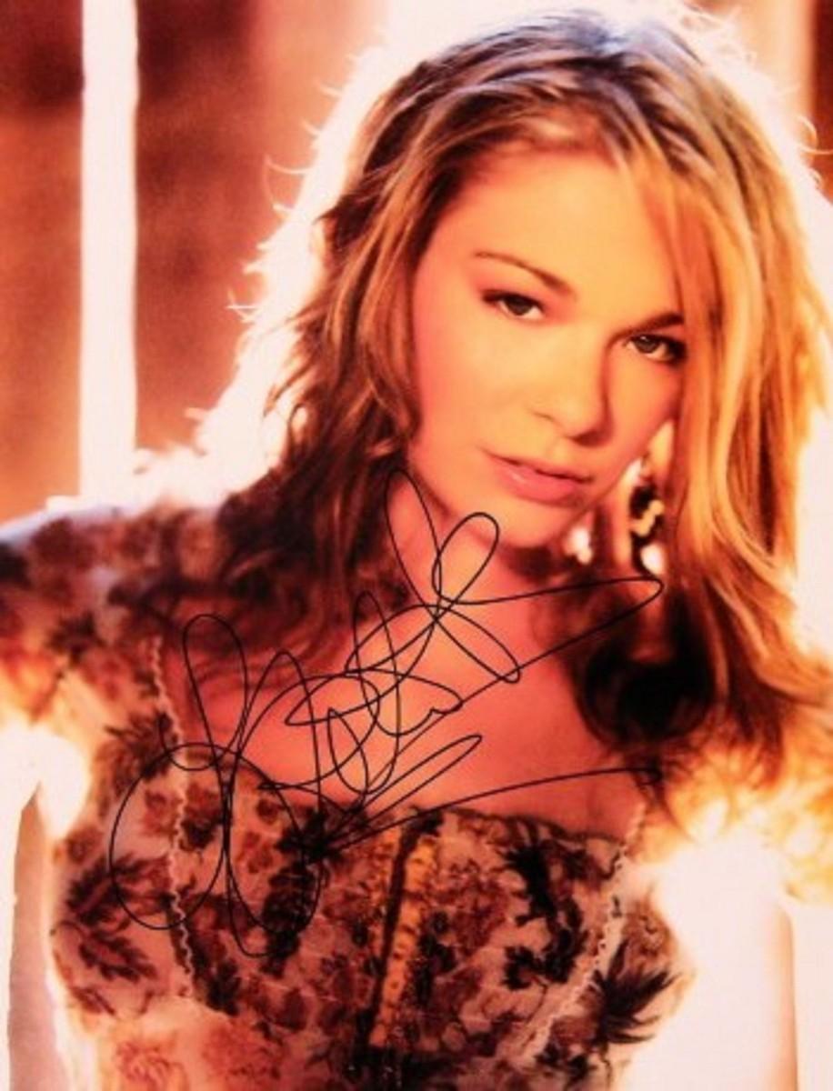 Leann Rimes signed portrait photo | EstateSales.org