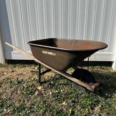LOT 163S: Vintage True Temper 6 cu. ft. Wheelbarrow | EstateSales.org