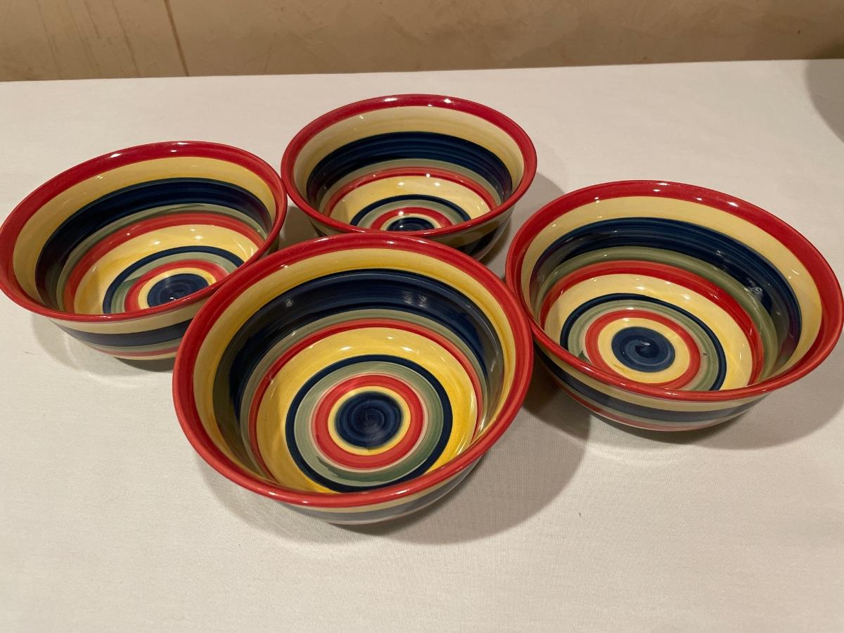 Swirl multiple color bowls (4) | EstateSales.org