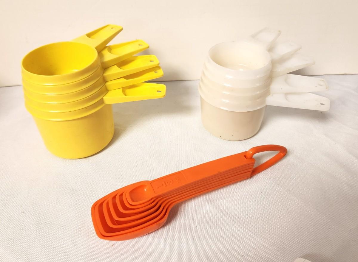 Lot #62 Lot of 3 Sets of Vintage Tupperware Measuring cups/spoons ...