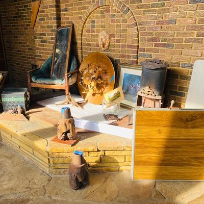 Lot 47: Sunroom Right Side Selection | EstateSales.org