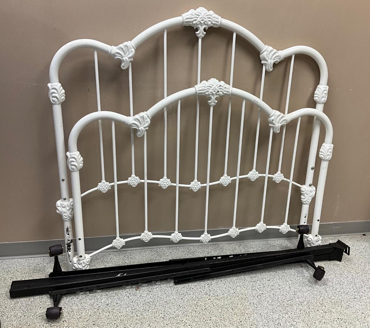 White Metal, full-size bedframe | EstateSales.org