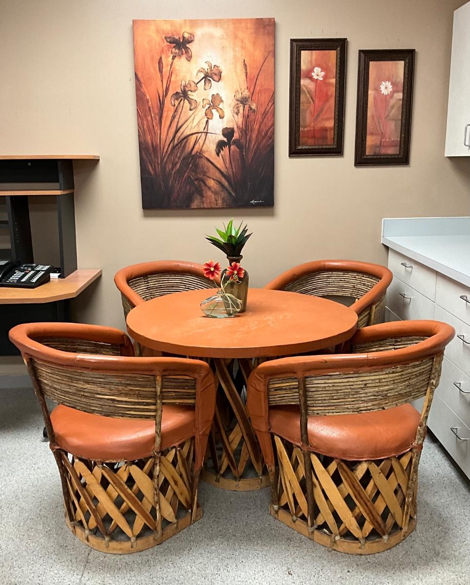 Equipale Table and Chairs | EstateSales.org