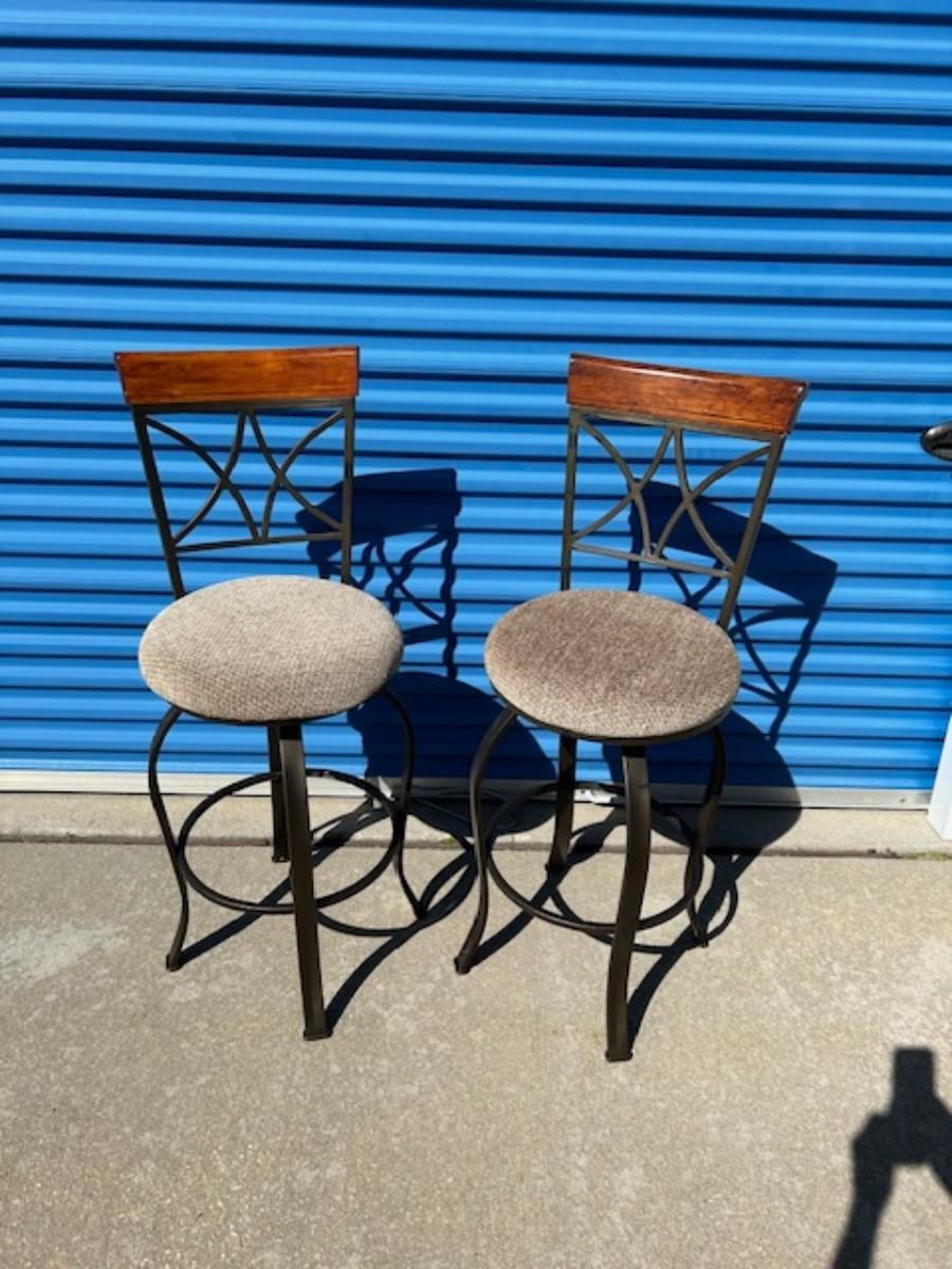 Matching bar stools | EstateSales.org