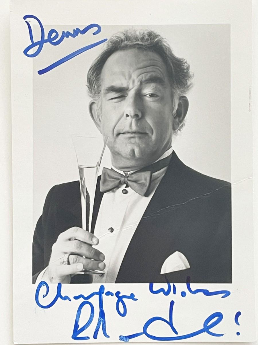 Robin Leach signed photo | EstateSales.org