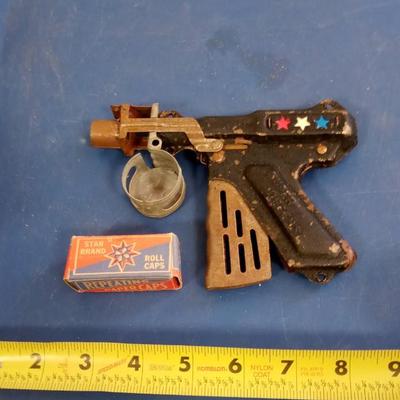 LOT 92 OLD CAP GUN AND BOX OF CAPS | EstateSales.org