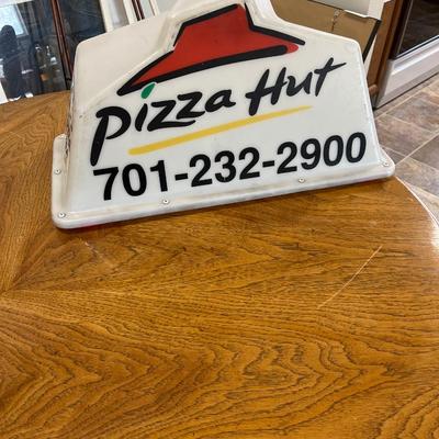 DR139-Pizza Hut car topper | EstateSales.org