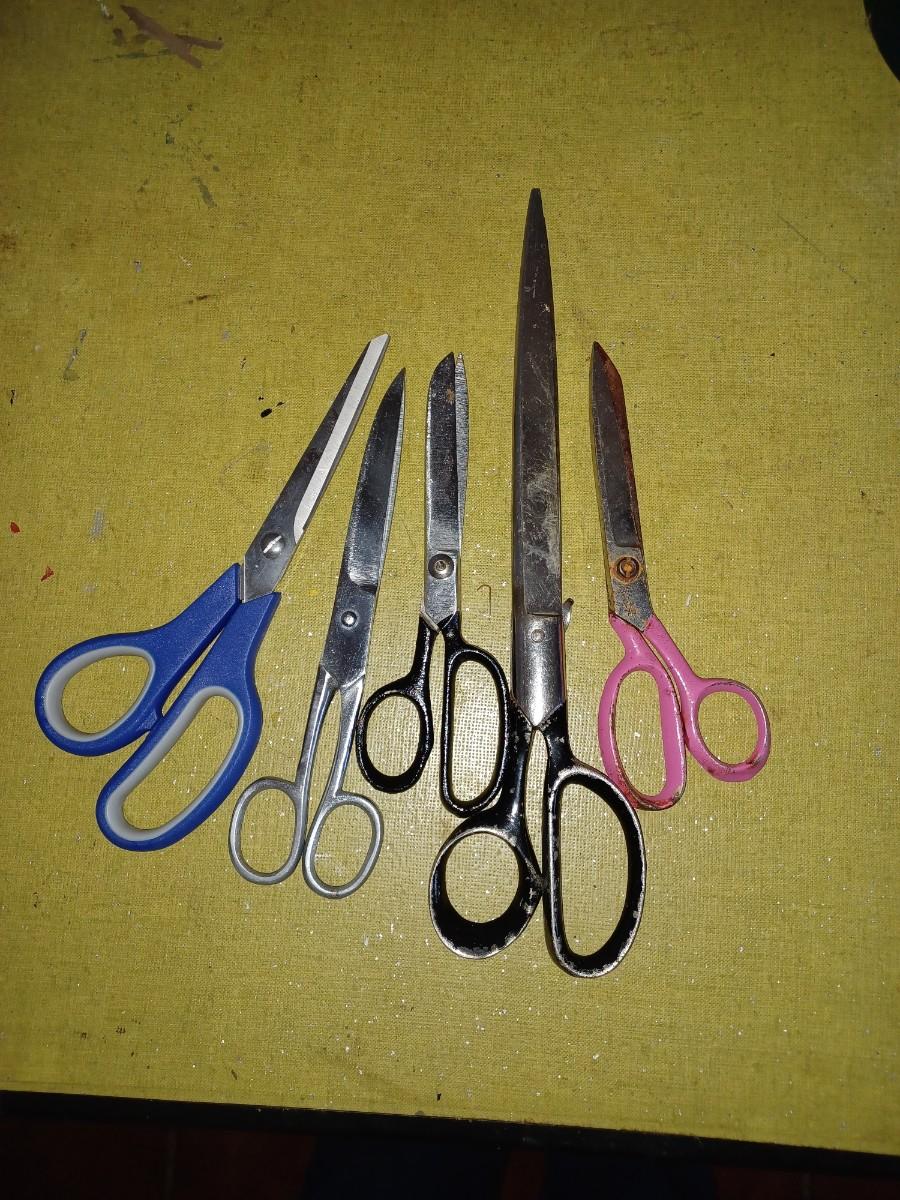 scissor lot | EstateSales.org