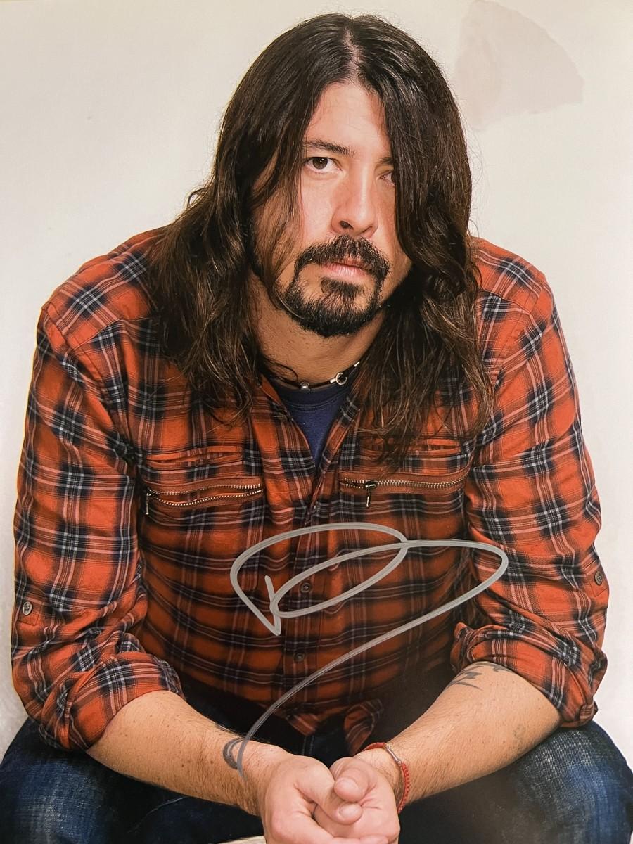 Nirvana Dave Grohl signed photo | EstateSales.org