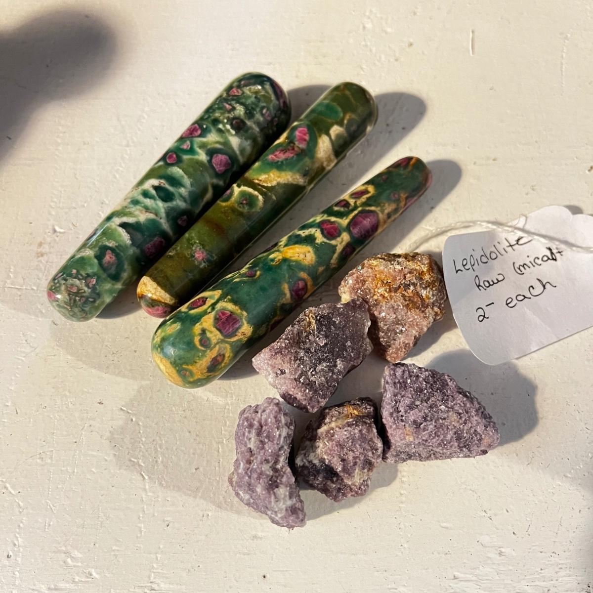 1519 Ruby Fuchsite Stone Massage Wands & Raw Lepidolite | EstateSales.org