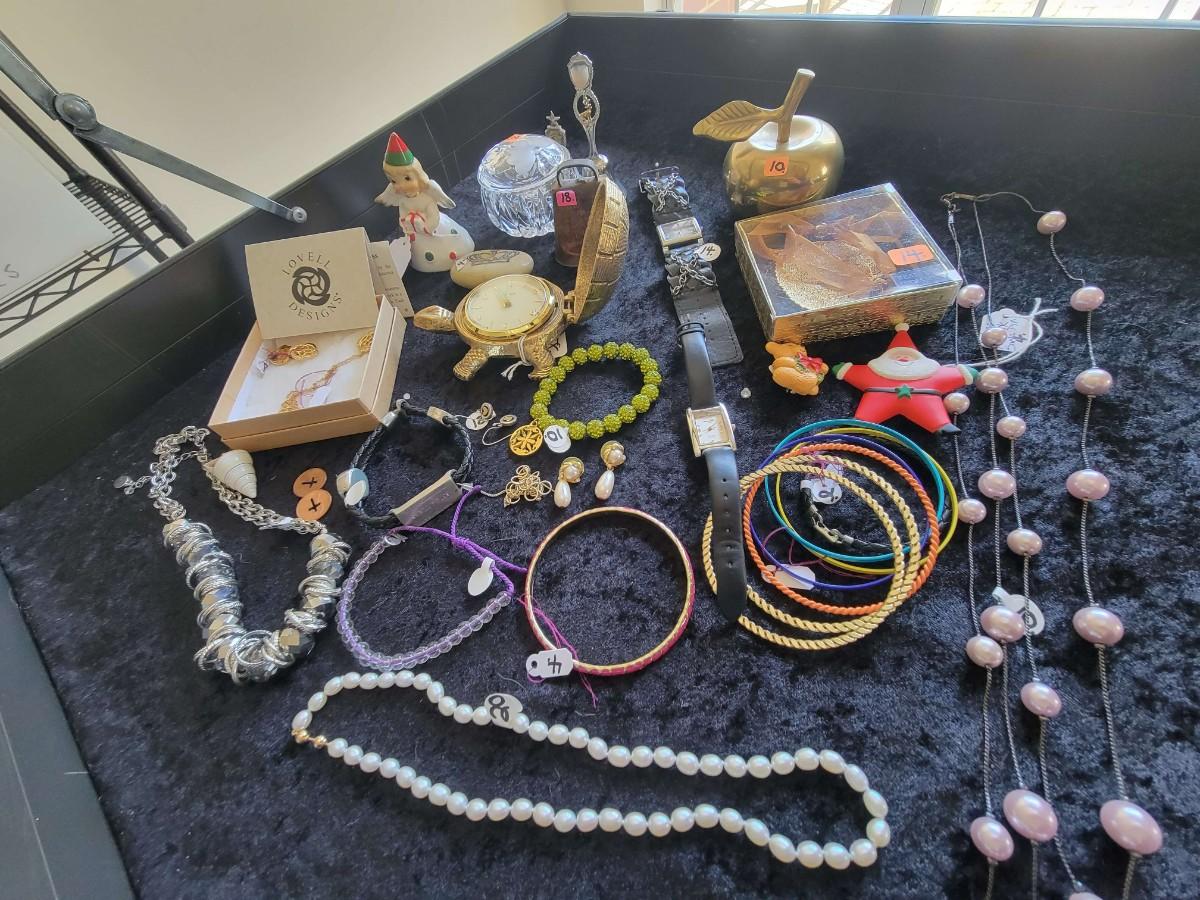 Jewelry and Trinkets | EstateSales.org