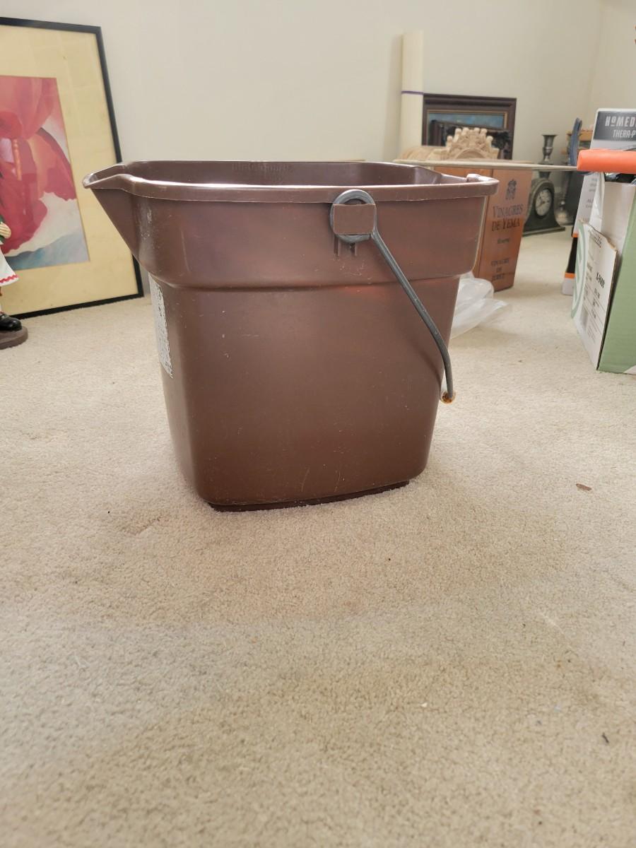 brown bucket | EstateSales.org