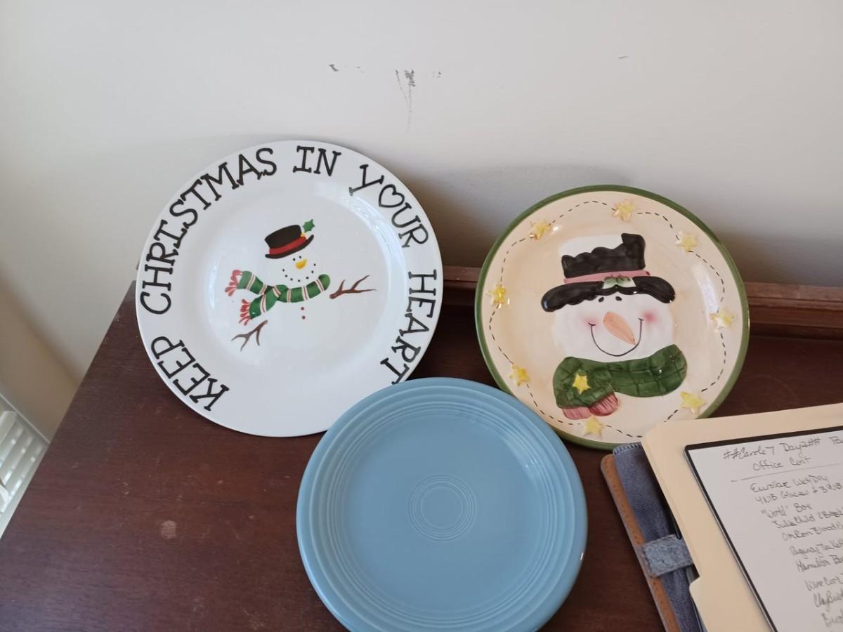 3 plates | EstateSales.org