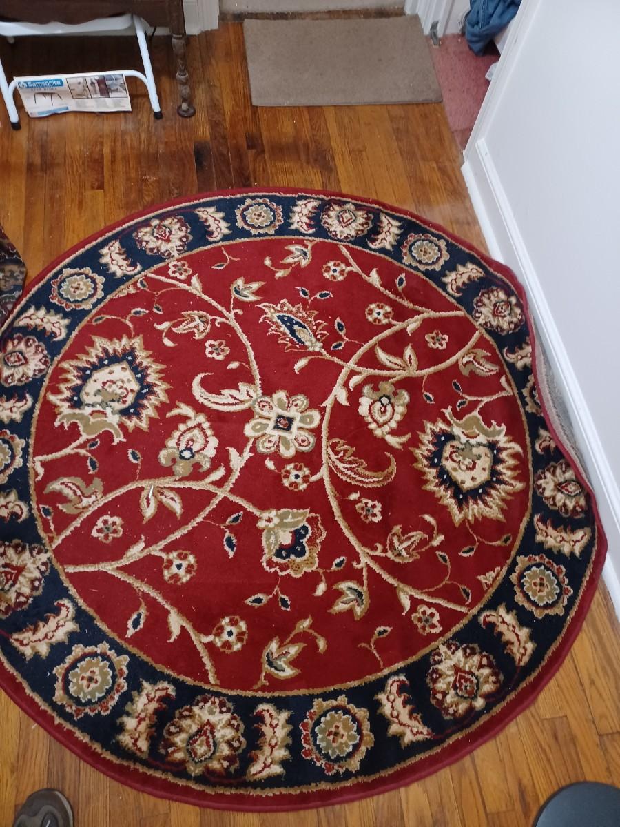 Round Red Rug | EstateSales.org