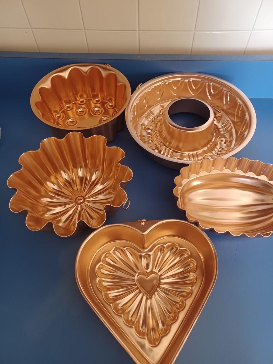 5pc Copper molds | EstateSales.org