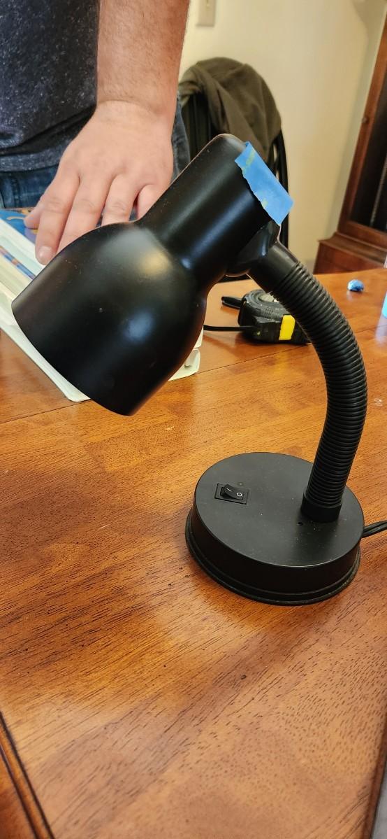 Small desk lamp | EstateSales.org