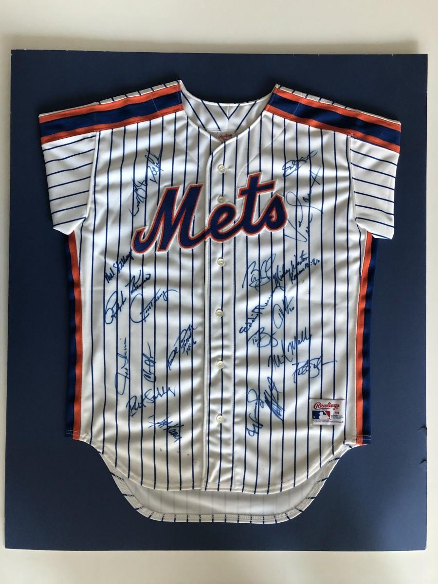 New York Mets multi signature jersey | EstateSales.org