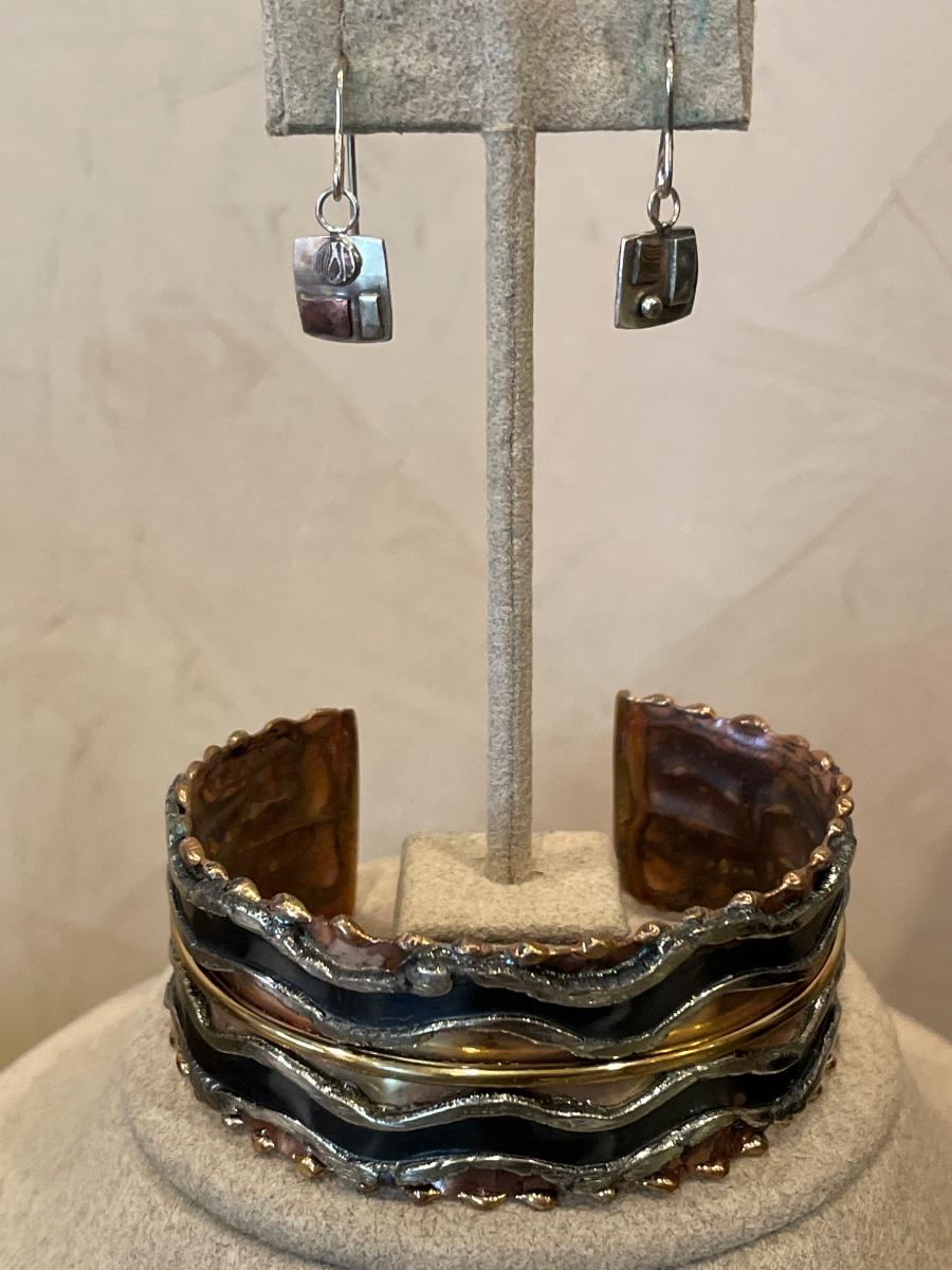 Multi color cuff bracelet and earrings | EstateSales.org