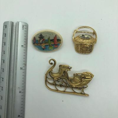 LOT 38J: Nantucket Lightship Basket Pin, Artisan Etched & Hand Painted ...