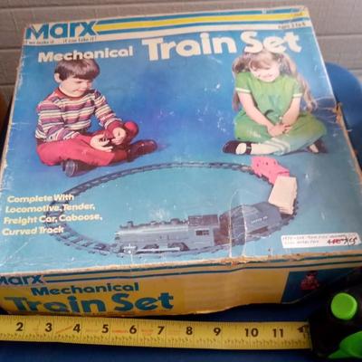 LOT 167 OLD MARX TRAIN SET | EstateSales.org