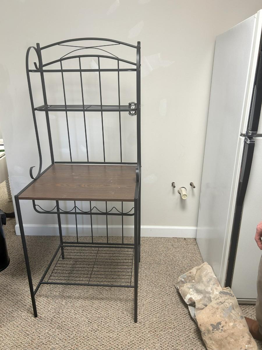 Black metal baker's rack | EstateSales.org