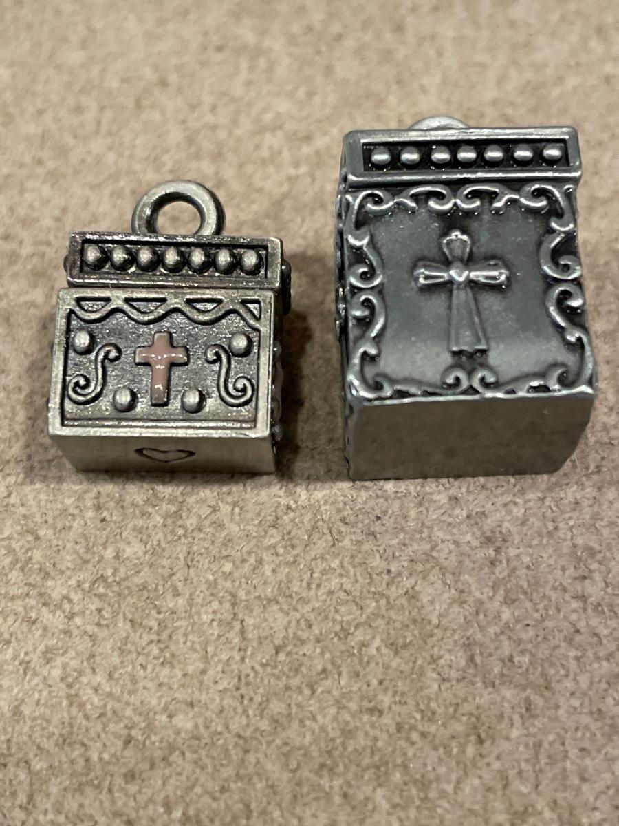 2 small Ganz pewter boxes with items inside | EstateSales.org