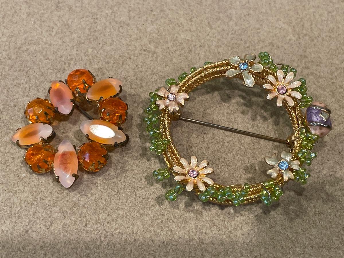 2 vintage spring color brooches | EstateSales.org