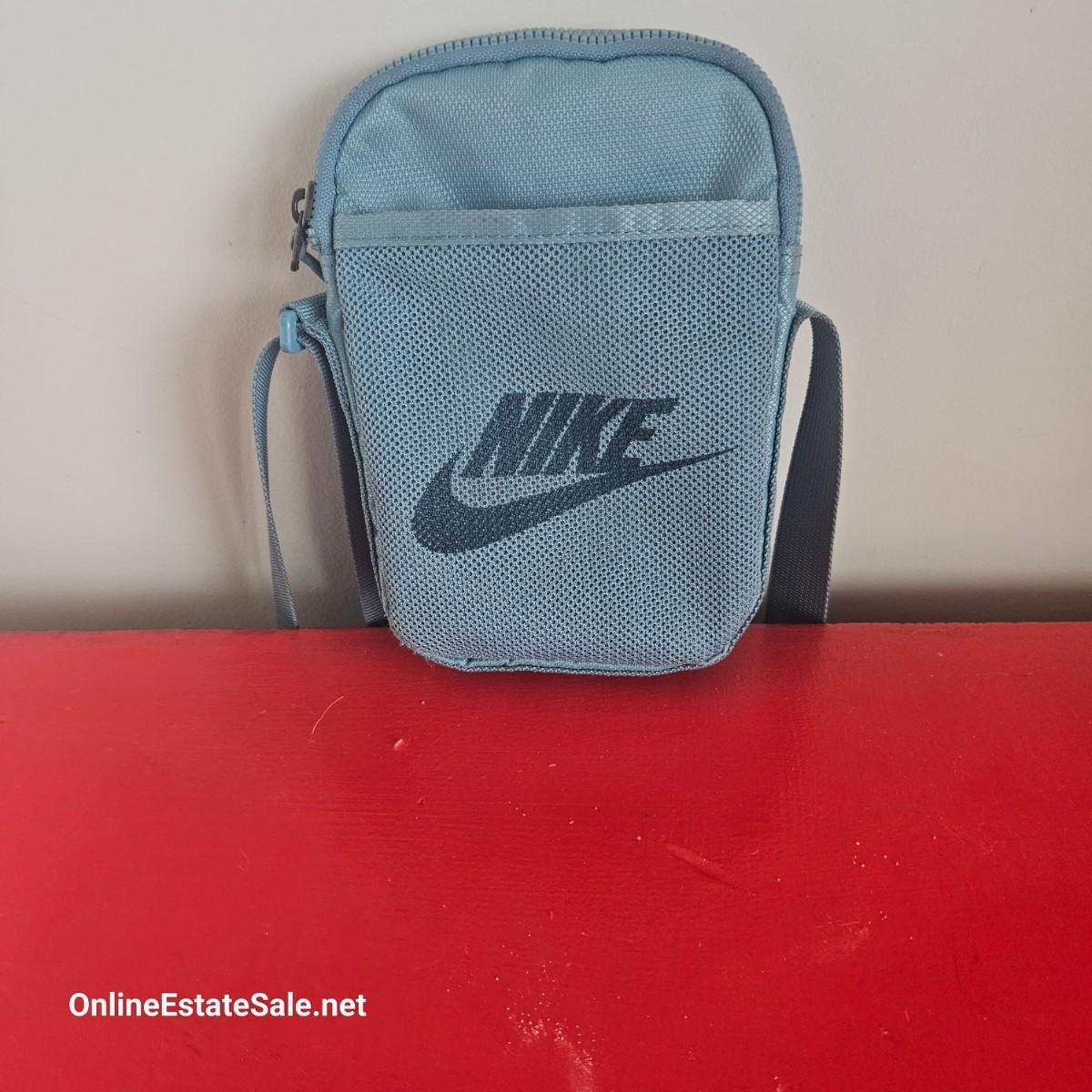 Nike side bag | EstateSales.org