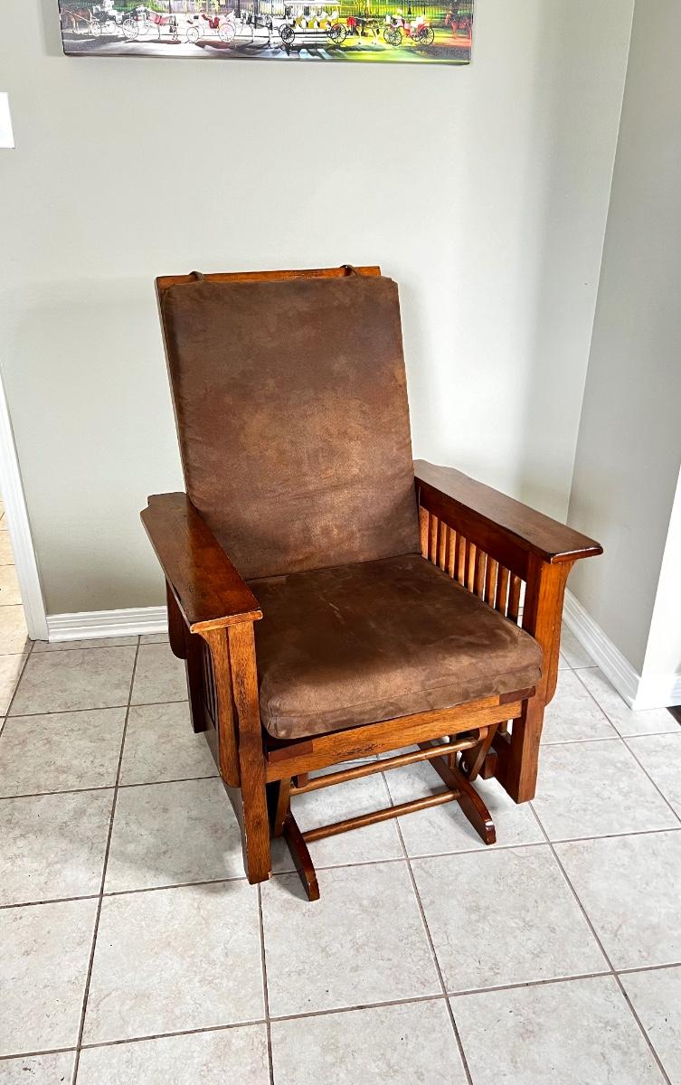 Super Comfortable Glider Rocker Chair | EstateSales.org