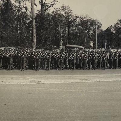 Original picture Post WWII V DAY ENGLISH / COPYRIGHT ATELIER BADEKOW ...