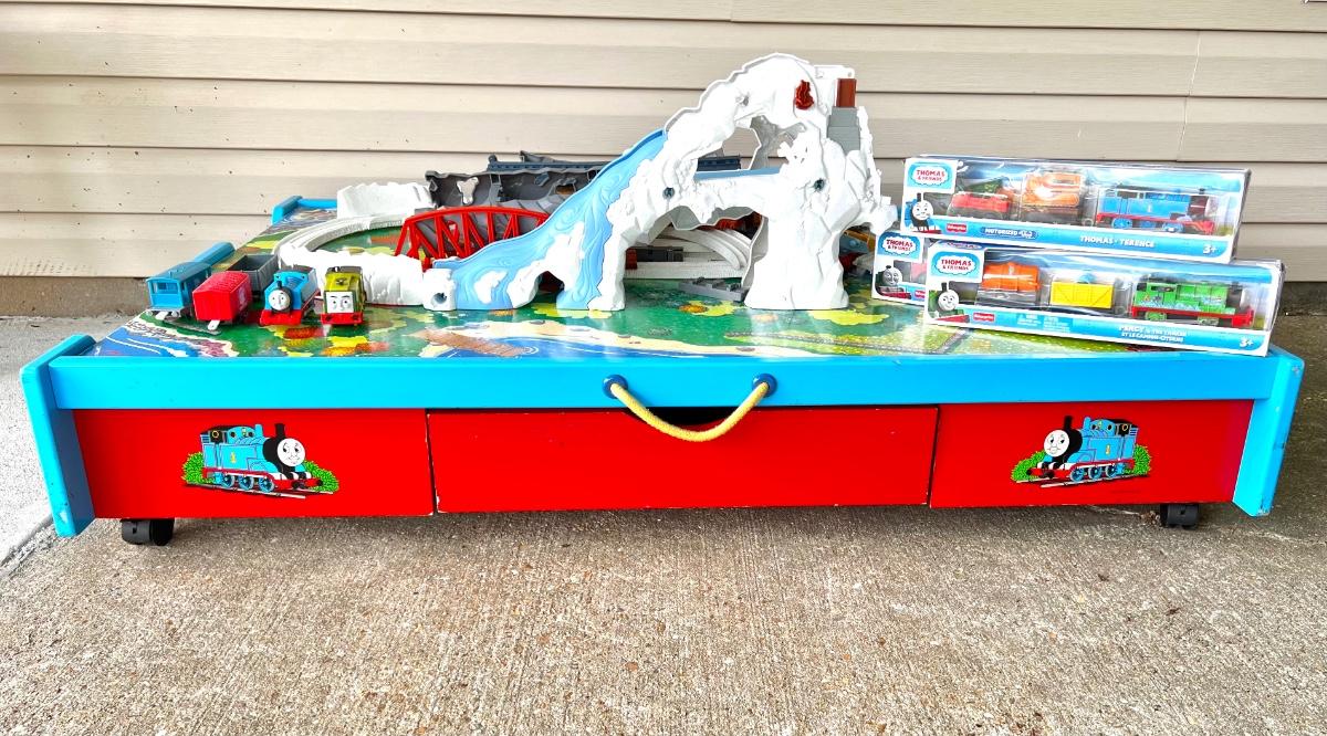 Thomas the Train Bundle - Wooden Railway Table - Icy Rails Adventure ...