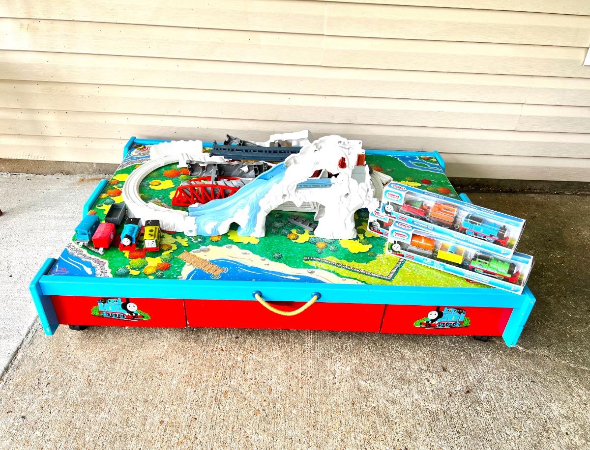 Thomas the Train Bundle - Wooden Railway Table - Icy Rails Adventure ...