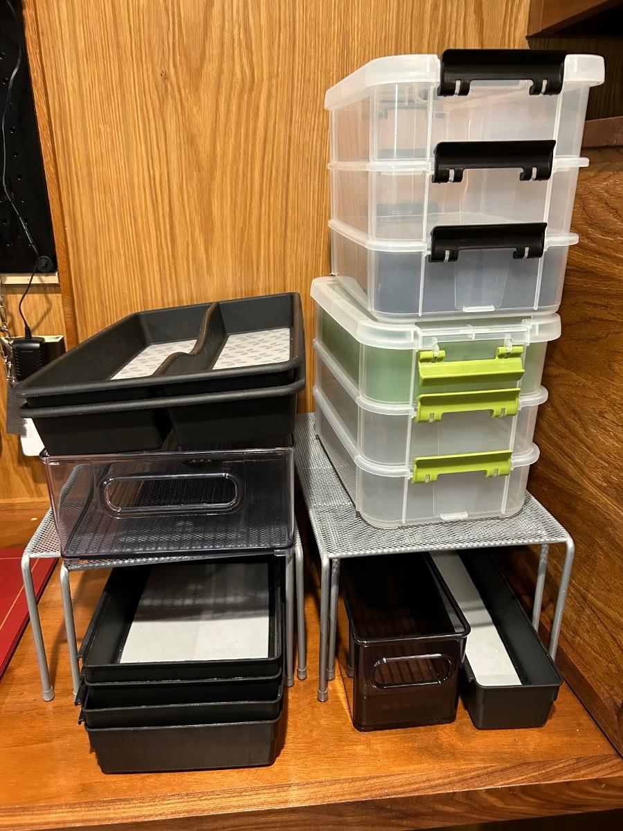 Storage- stand, tray, containers | EstateSales.org