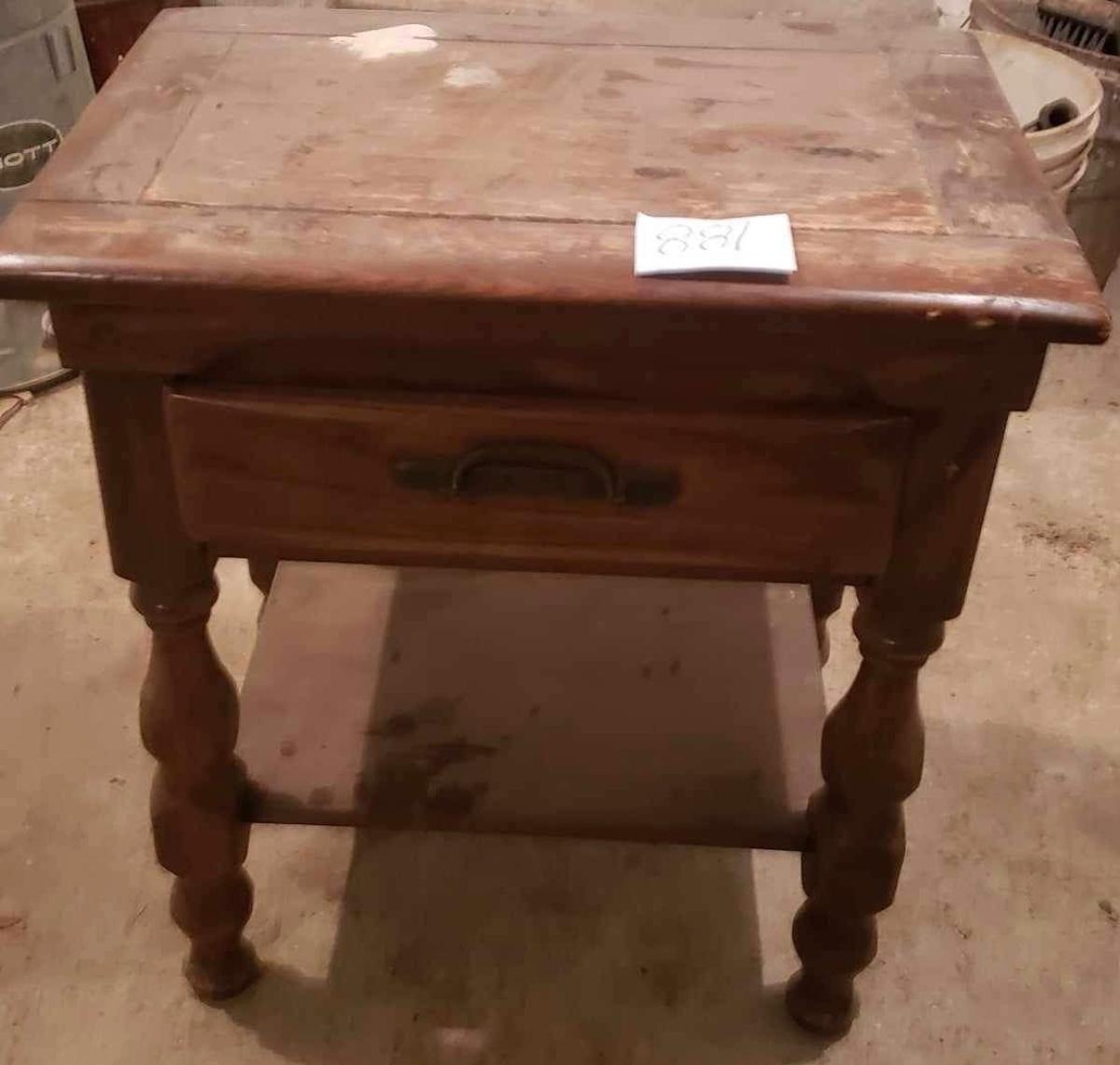 Vintage End Table | EstateSales.org