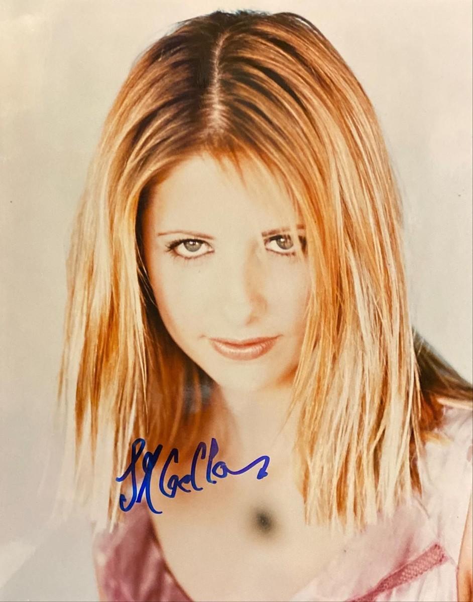 Sarah Michelle Gellar Signed Photo | EstateSales.org