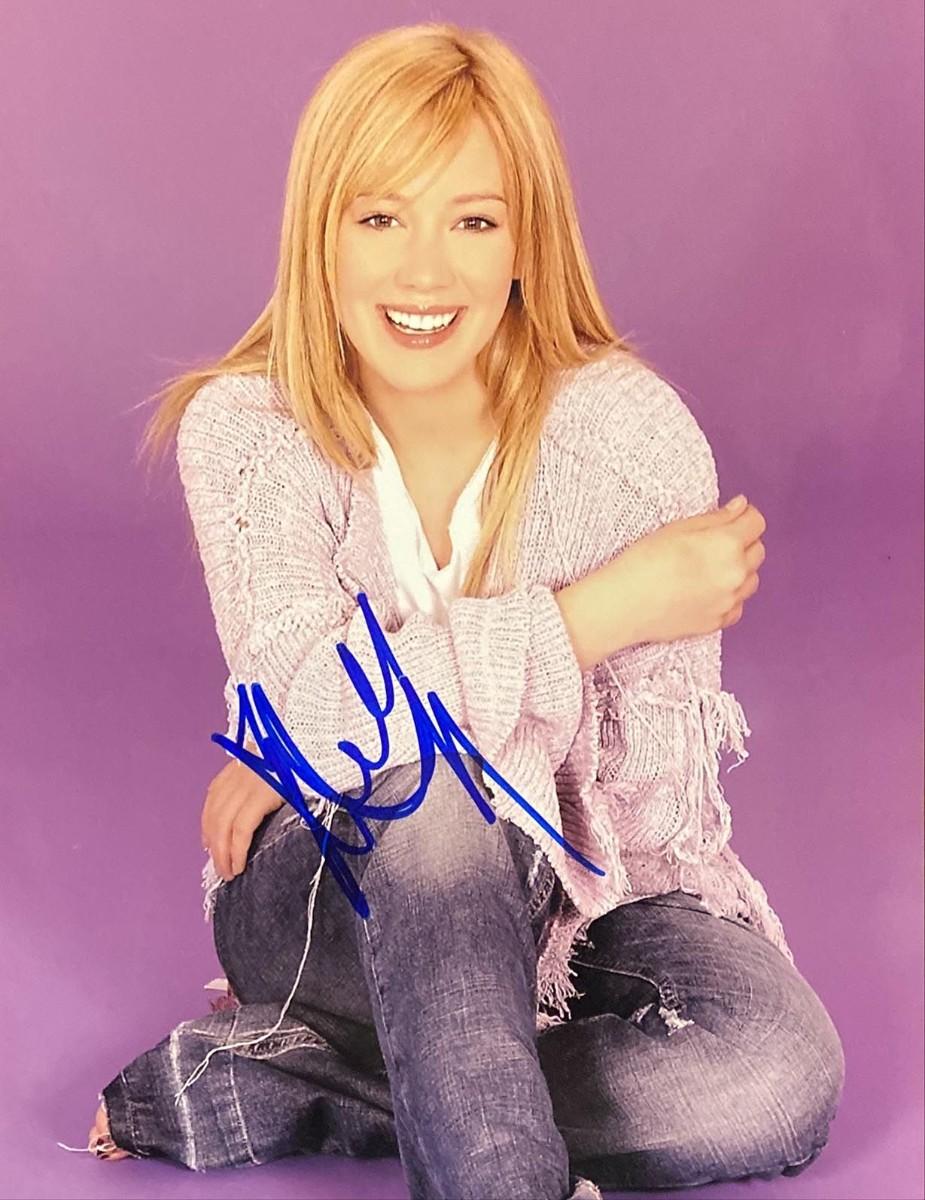 Hilary Duff Signed Photo | EstateSales.org