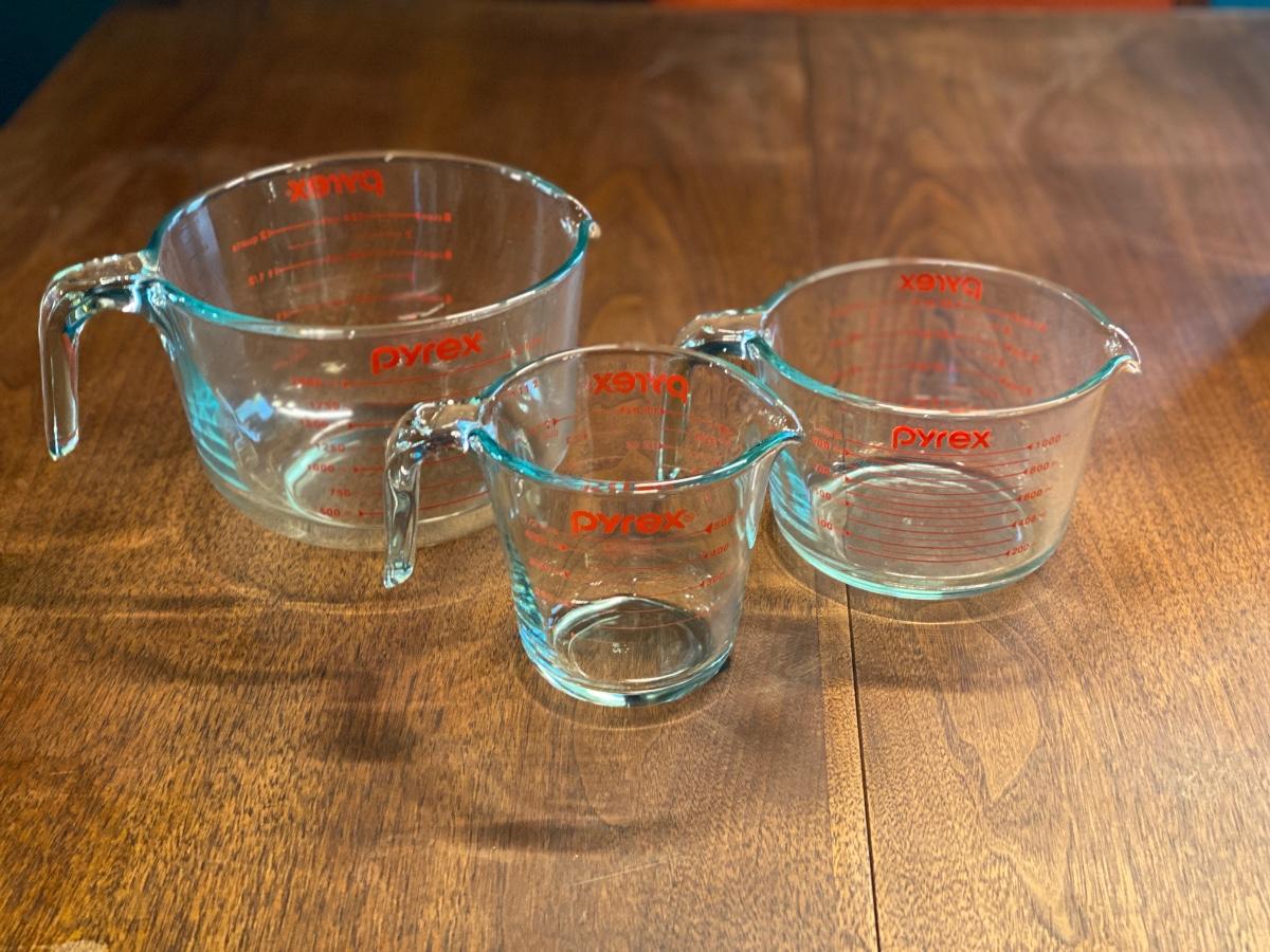 Pyrex Measuring Lot | EstateSales.org