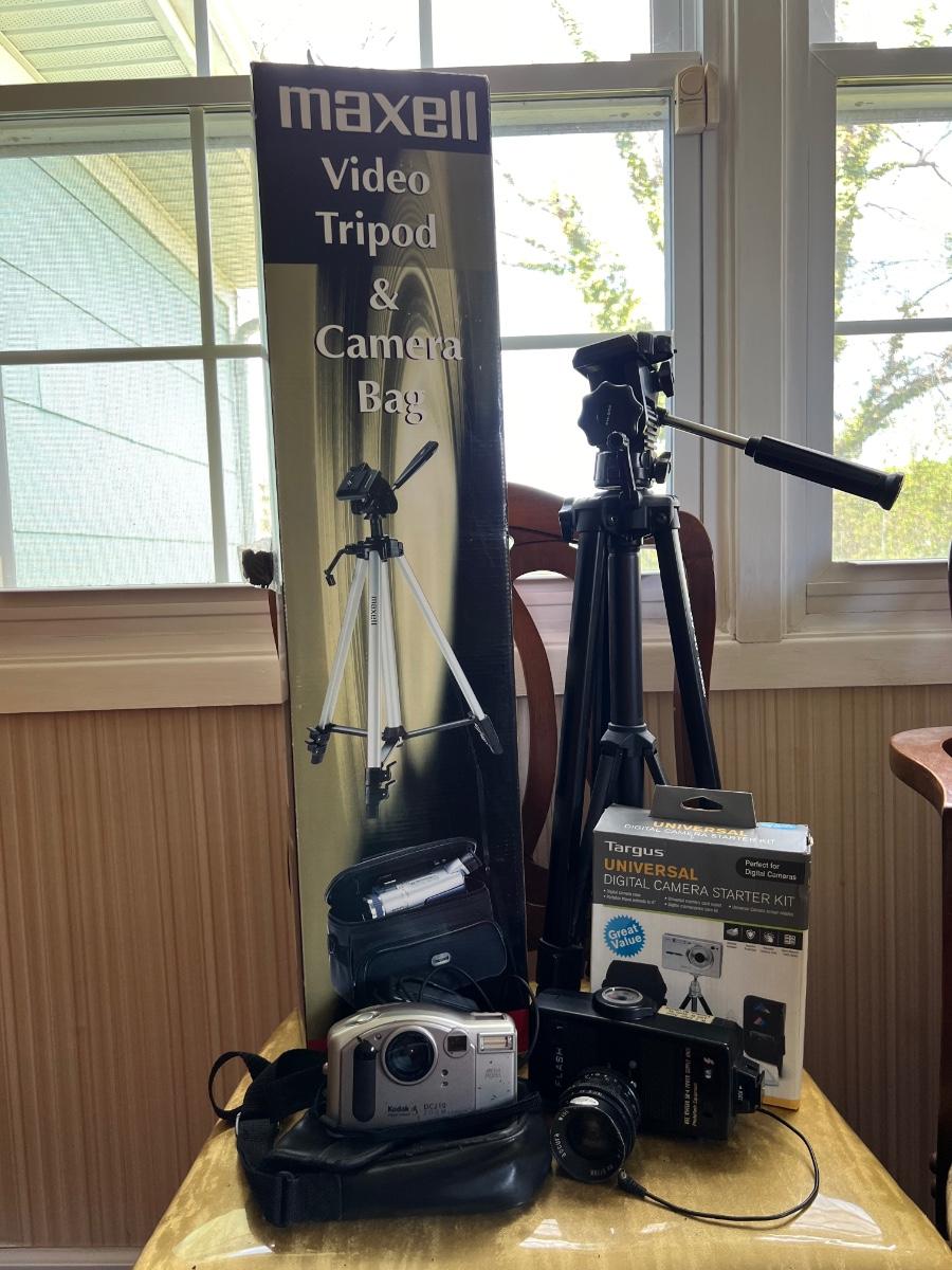 Camera Lot | EstateSales.org