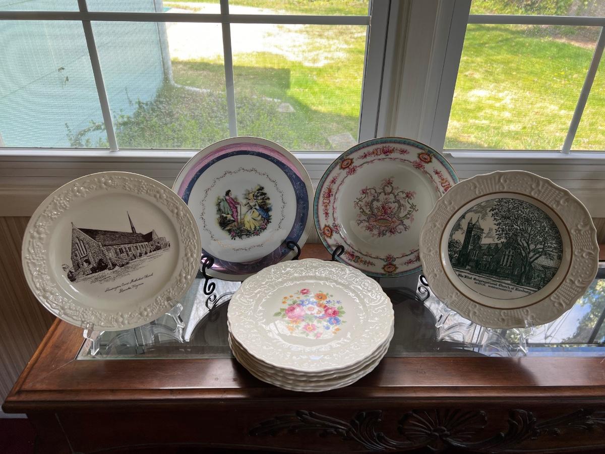 Plate Lot | EstateSales.org
