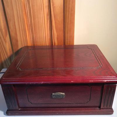 LOT 258U: Thomas Pacconi Classics, Inc Millennium Series Record Player ...