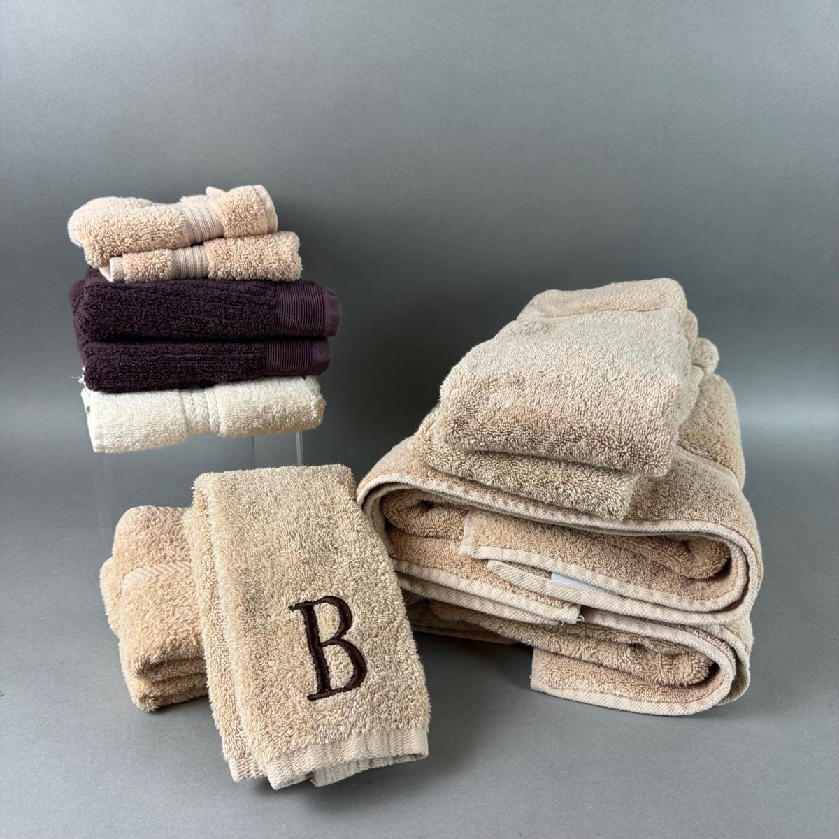 BB356 Lot of Tan Towels | EstateSales.org