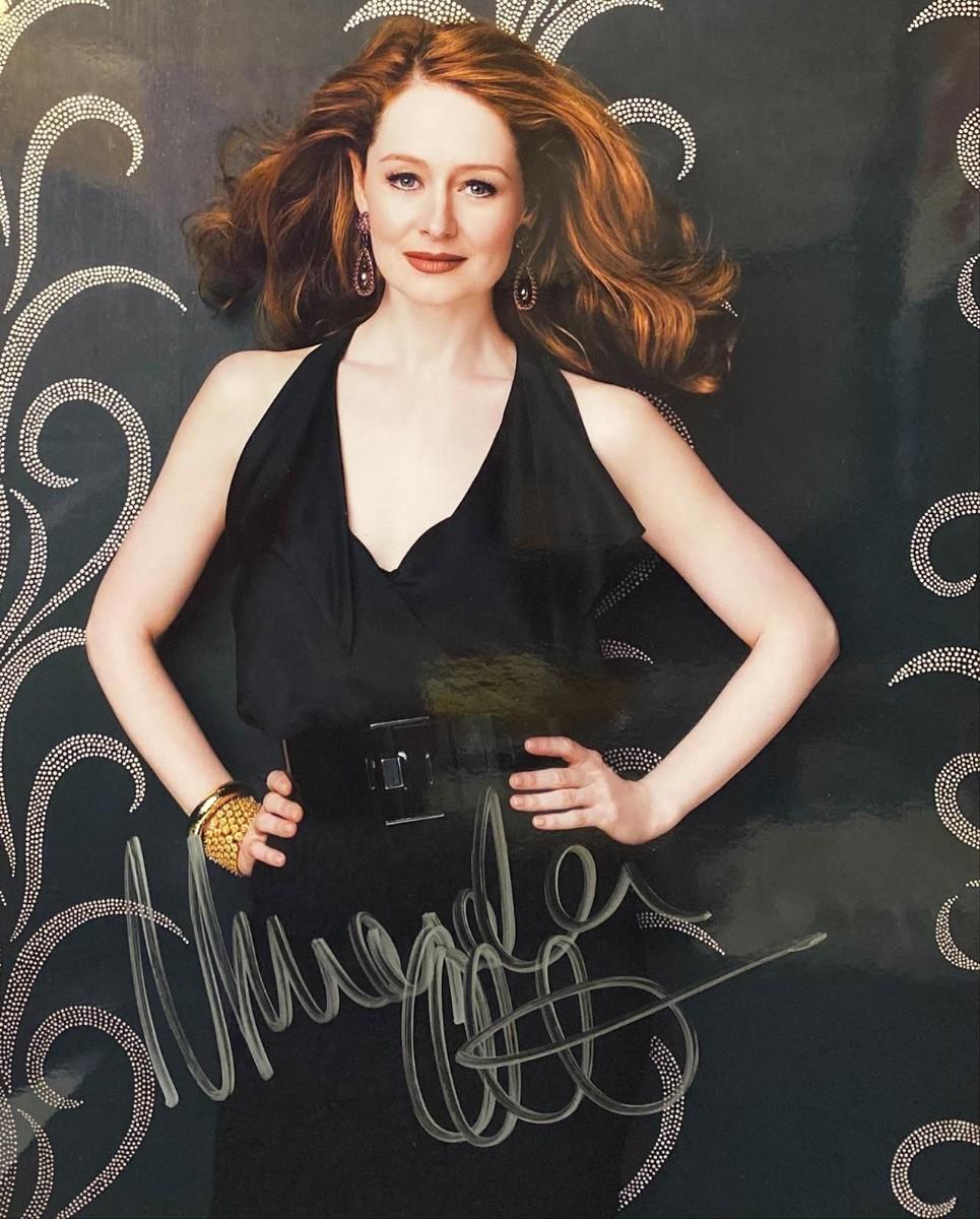 Miranda Otto signed photo | EstateSales.org
