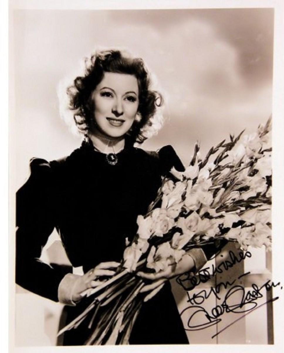Greer Garson signed portrait photo | EstateSales.org