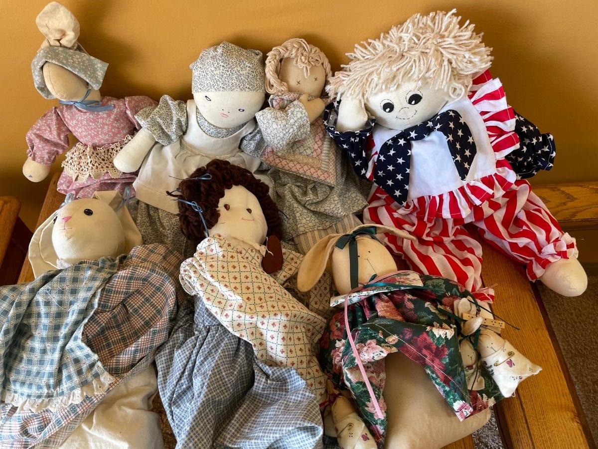 Stuffed dolls | EstateSales.org