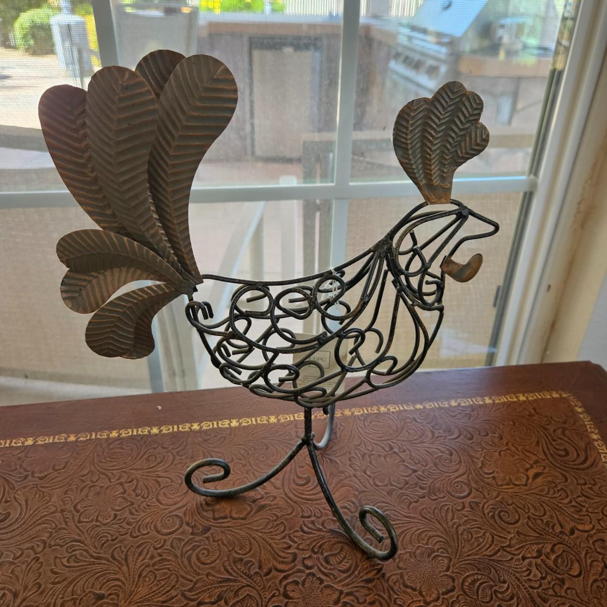 METAL ROOSTER | EstateSales.org