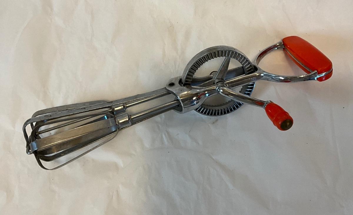 Vintage Hand mixer/egg beater | EstateSales.org