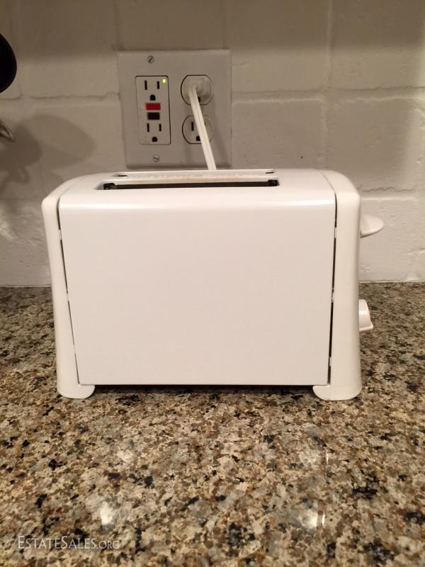Compact Toaster | EstateSales.org