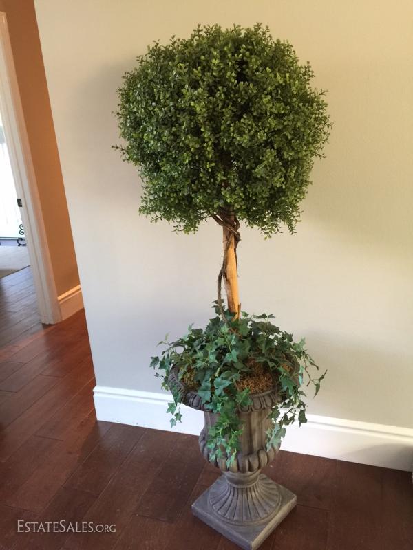 Round Top Faux Plant / Tree | EstateSales.org