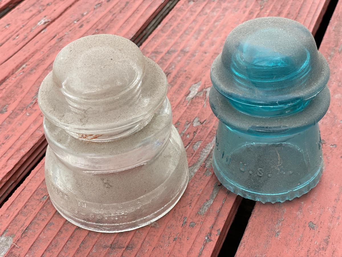 2 Insulators | EstateSales.org