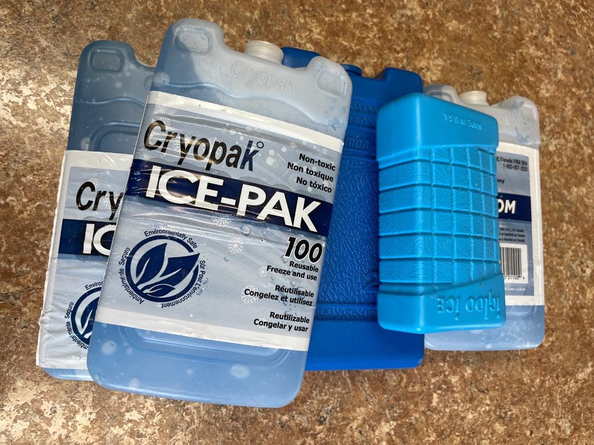 Blue ice packs | EstateSales.org